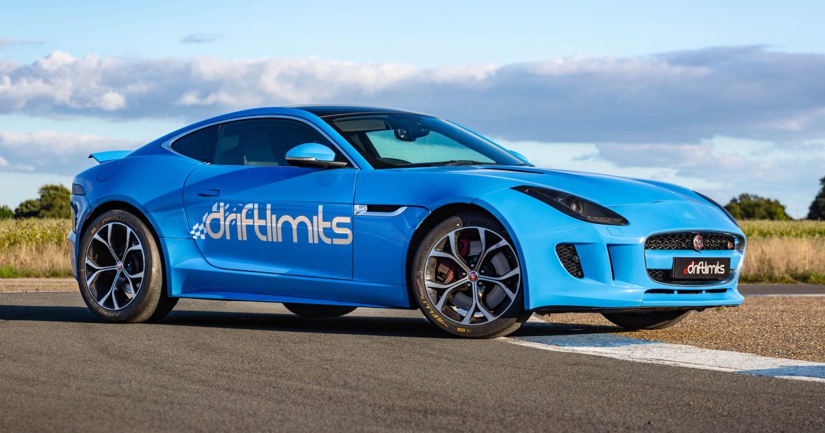 Drift Limits Cars Jaguar F-Type | WonderDays