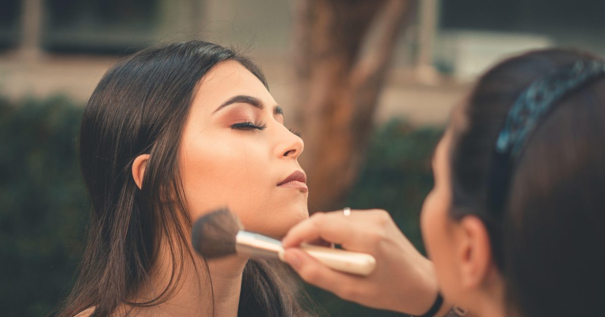 Experience in the Spotlight: Make Up Classes | WonderDays